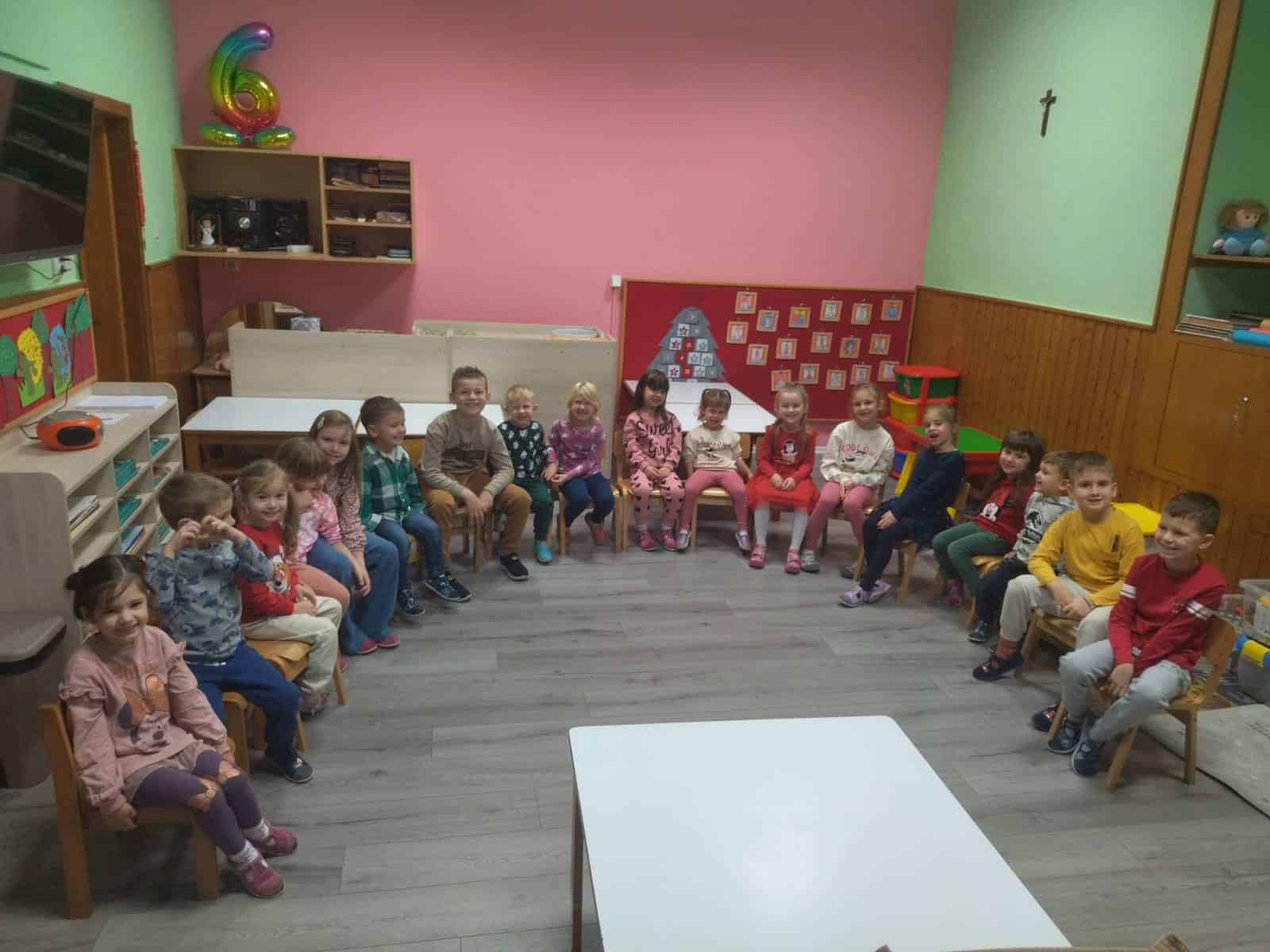 Sveti Nikola je danas razveselio djecu u dječjem vrtiću 'Mali Isus ...